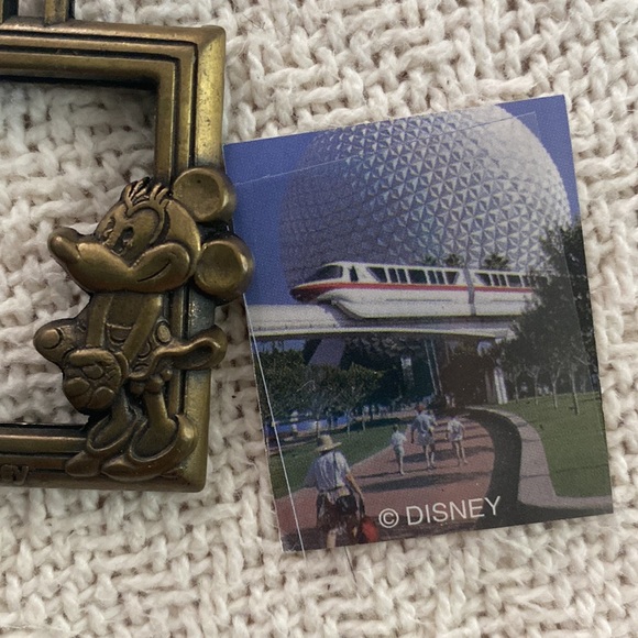 Disney | Other | Disney Minnie Mouse Epcot Photo Keychain | Poshmark